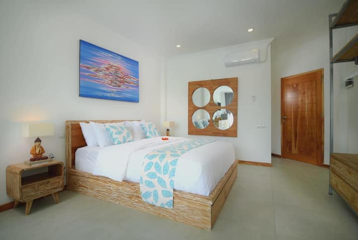 Simple Junior 6 Bedroom Only Hotel Labuan Bajo - Labuan Bajo
