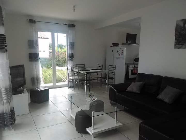 Appartement Calme Avec Jardin - Elne