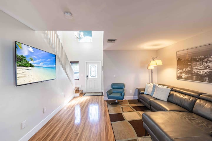 Beautiful 3/2.5 Single Home With Community Pool - Plantation, FL