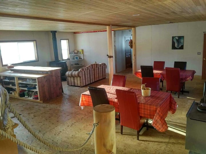 Aurora Lodge Houseboat
4 - 8 People - イエローナイフ