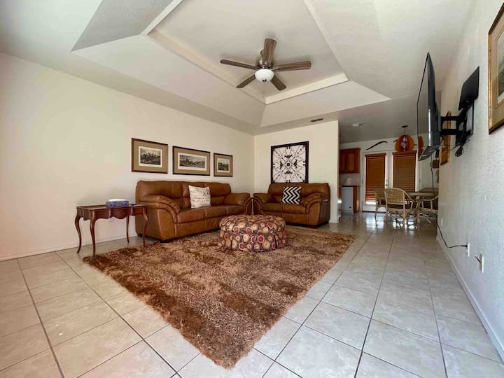 2br/2ba- Pet Friendly Cottage Inspired Duplex - Mission, TX
