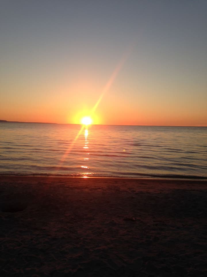Tiny Family Cottage - Wasaga Beach