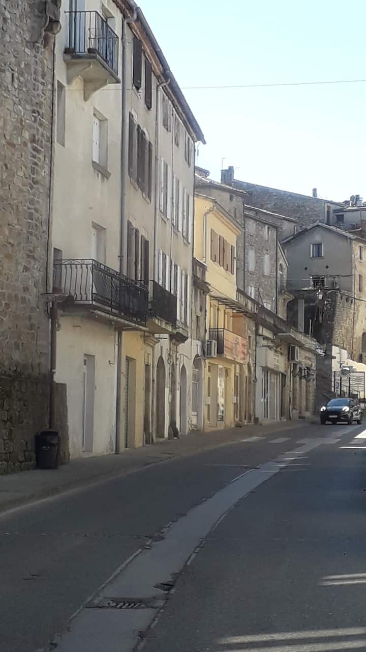 Logement Dans La Ville Historique De Joyeuse - Joyeuse