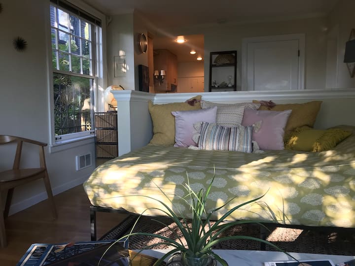 Sunset Suite With Balcony & Puget Sound View - Seattle