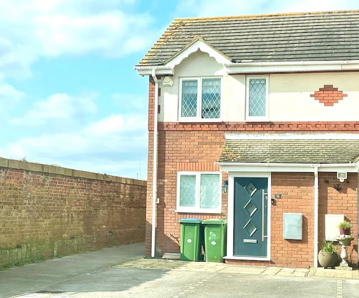 2 Bed House With Sea View And 2 Parking Spaces - Southampton