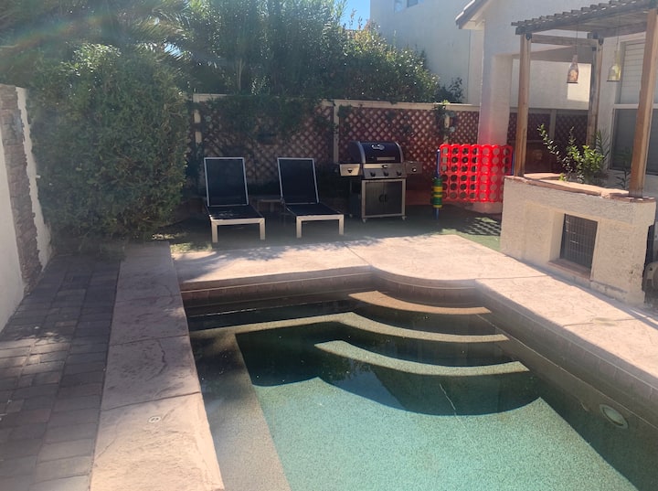 Cozy Getaway W/vaulted Ceilings -6 Miles To Strip - Henderson, NV