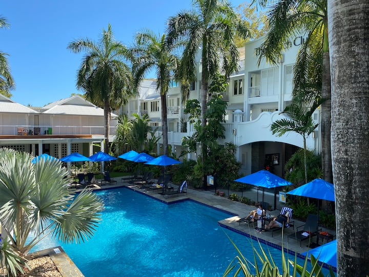 Abode Palm Cove Ground Floor Poolside - Palm Cove