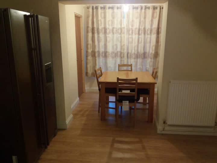 Large Ensuite With Private Bathroom - Cambridge