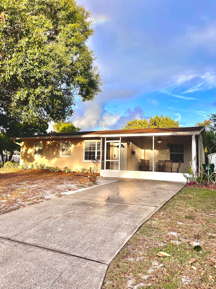 Coastal 3 Bedroom 1.5 Bath House W/outdoor Shower - Melbourne, FL