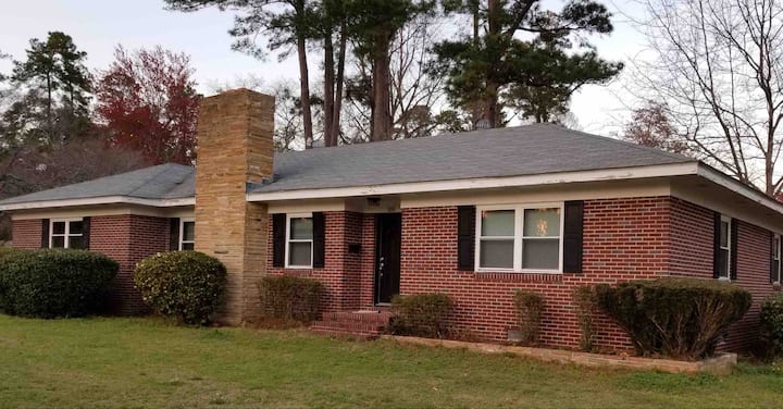 Brick Ranch Serene Retreat With Garage - Orangeburg, SC