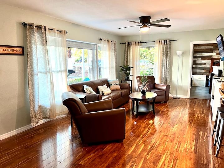 Big House, 4 King Beds, Bbq,fire Pitt, Near Beach - Clearwater