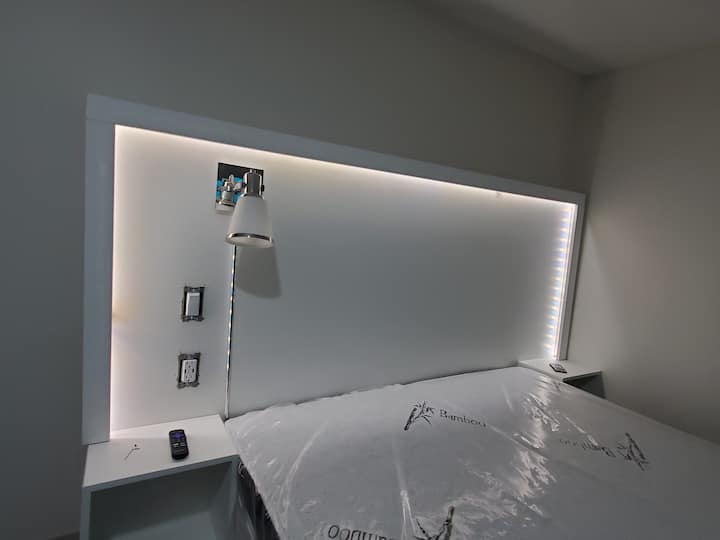 - Cozy 1 Bed/kitchenette -Bath & A Private Parking - Rockford, IL