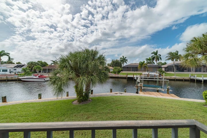 Quaint 3 Bedroom Home On The Water - Marco Island, FL