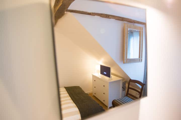 Studio Meublé, Très Bien Placé - Parigi