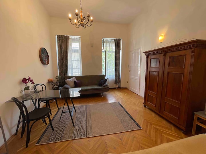 Charming Sunny Bedroom In City Center! - Budapest