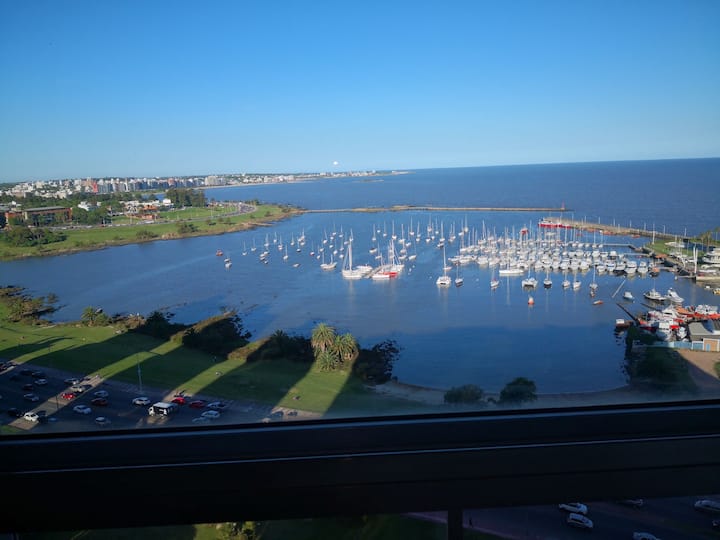 Excepcional Vista Y Ubicación - Montevideo