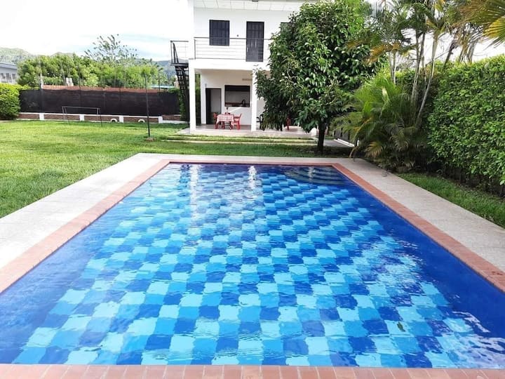 Acogedora Cabaña Familiar Para 5 Personas, Con Piscina Y Zona Verde. Tranquilo Y Bello! - Mariquita