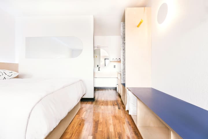 The Chicory Room At The Iris Motel! - Nashville, TN
