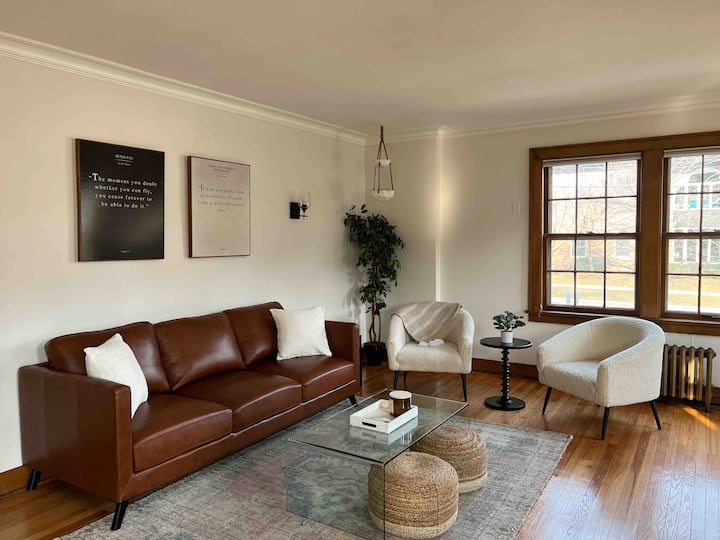 Historic Chestnut Manor | Apartment 1 - Lansing, MI