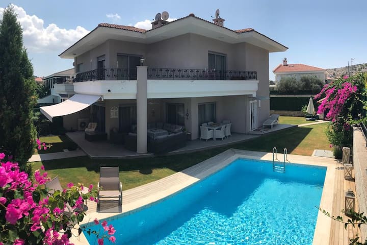 ÇEşme Merkez’de Villa - Çeşme