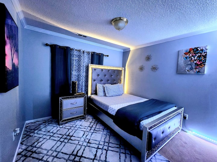 Home With Fenced Yard, Free Wi-fi, & Private Park. - Midland, NC