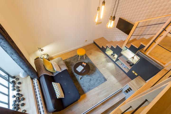 -L’atelier D’auguste- Métro, Croix Rousse. - Lyon