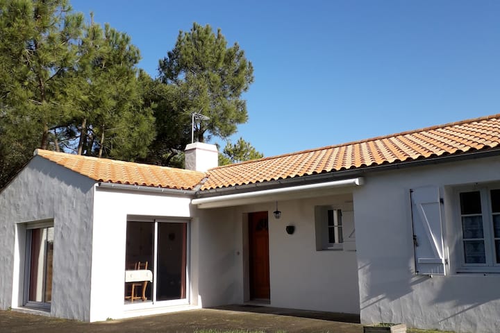 Maison Spacieuse Proche De La Plage., à Barbâtre - Barbâtre