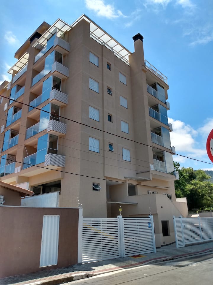 Apto C/ Suíte, Varanda Gourmet Centro De Ubatuba. - Ubatuba