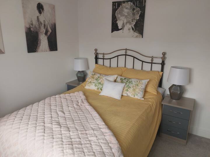 Comfortable Double Bedroom With Private Bathroom - Weymouth