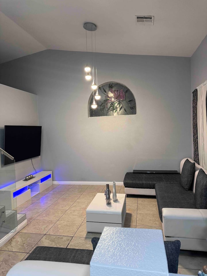 Hermosa Casa Con Estacionamiento Gratis - Henderson