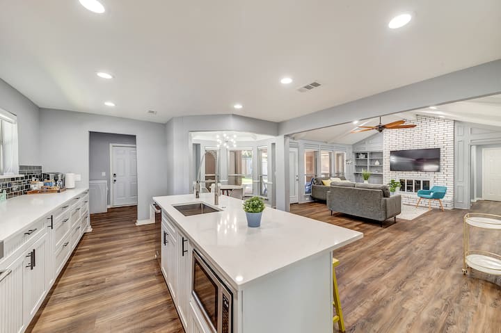 Family Friendly, King Bed, Games, Grill, Cornhole - Carrollton, TX