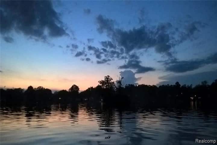 Beautiful House On A Quiet Lake - Pinckney Recreation Area, Pinckney