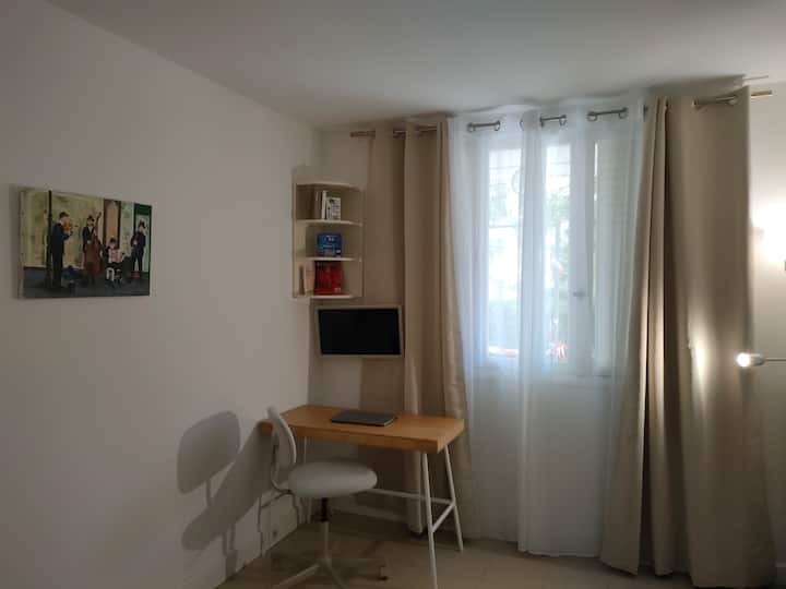 Studette Bien éQuipée - Paris