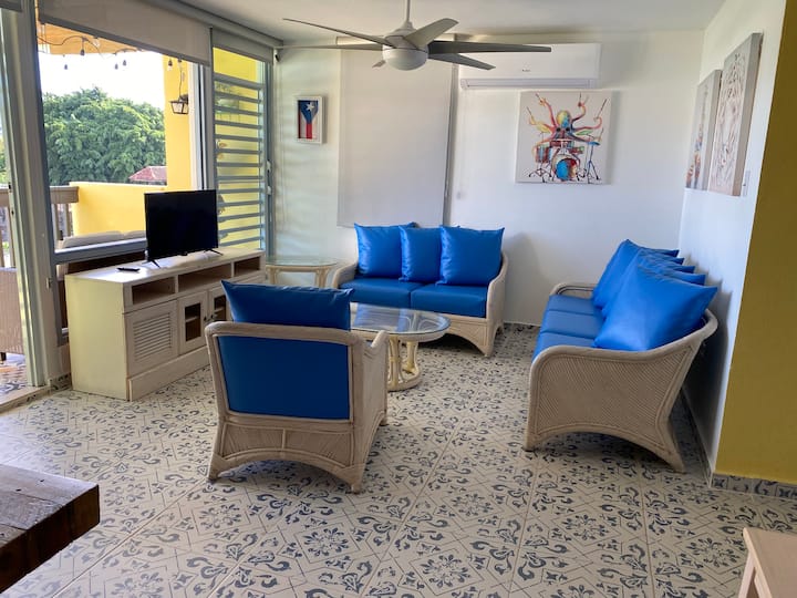 The Blue Couch. - Fajardo