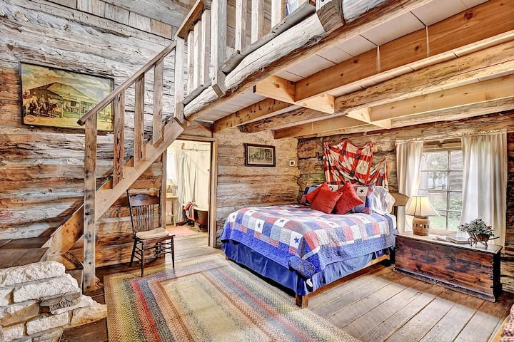 The Rose Mansion - Garrison Log Cabin - Salado, TX