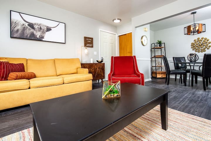 Lansing Layover #7 | Retro Feel W/ Mass Appeal - 랜싱