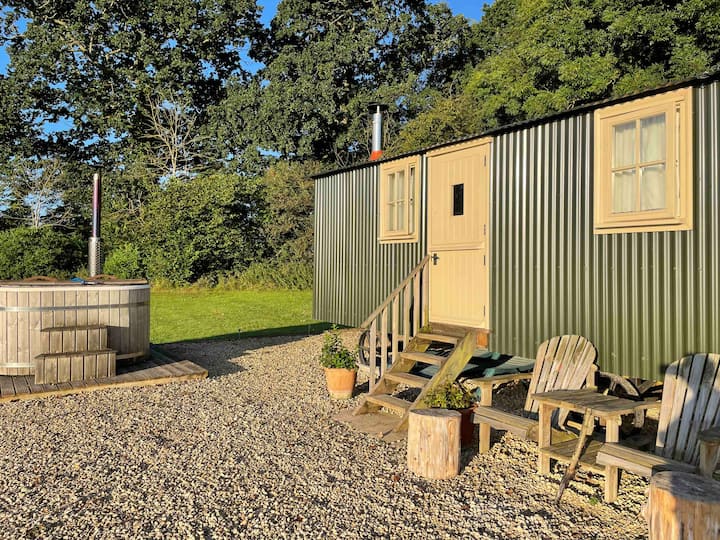 Fern Copse Glamping - a secluded retreat - Shepherd's huts (U.K ...