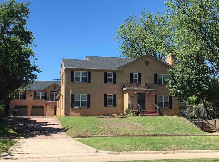 Kramer House-beautiful And Historic 16 Guest Home - Oklahoma City, OK
