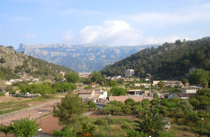 Beach Line, Cozy Apartment With Mountain Views - Deià