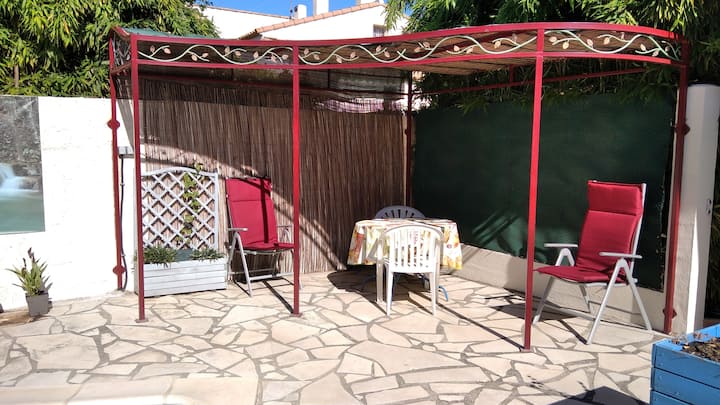 Grande Chambre, Coin Cuisine, Lit Bébé, Jardin - Juvignac