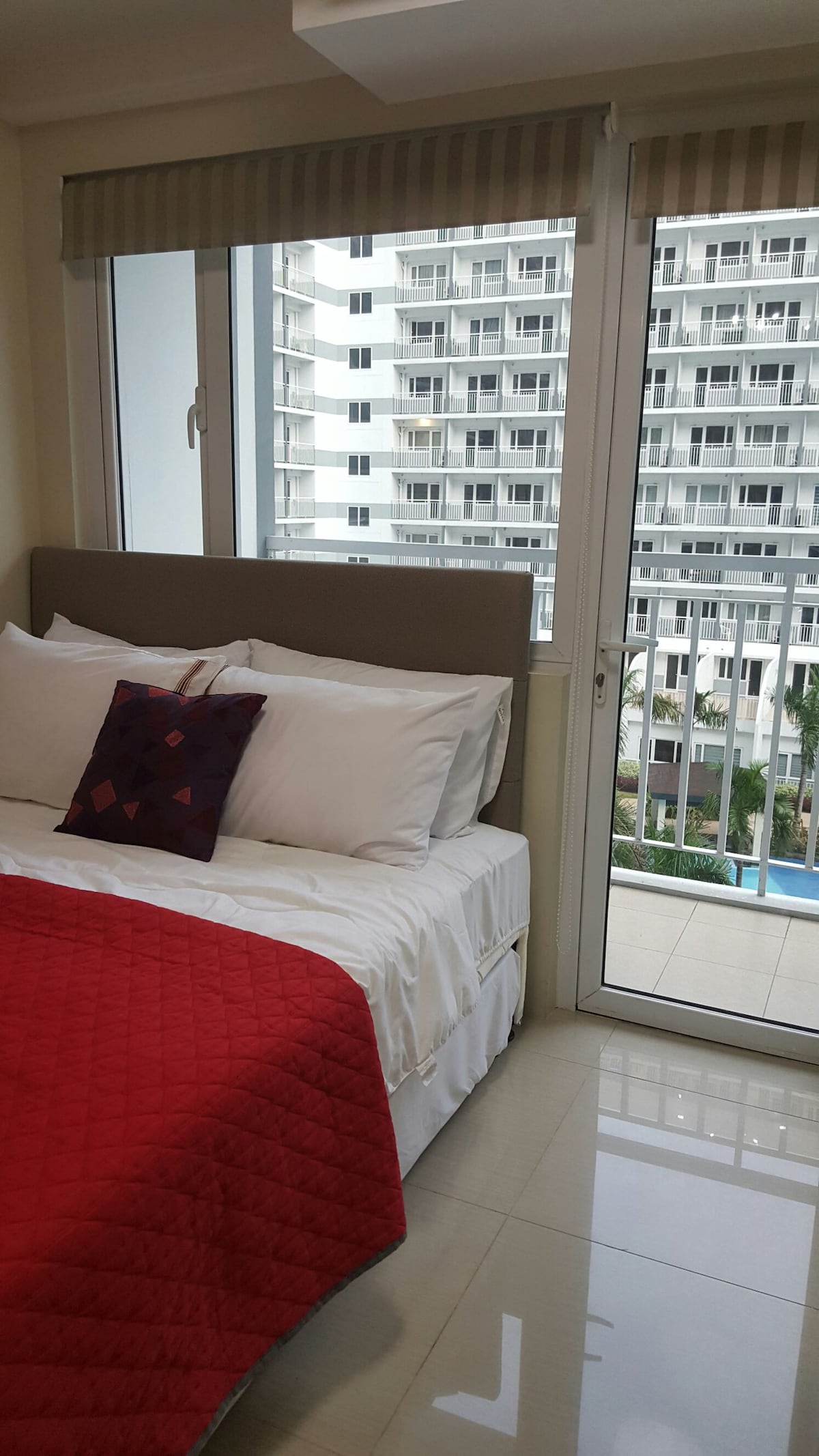 Shell Residences MOA with Free Wifi and Netflix - Condominiums for Rent ...