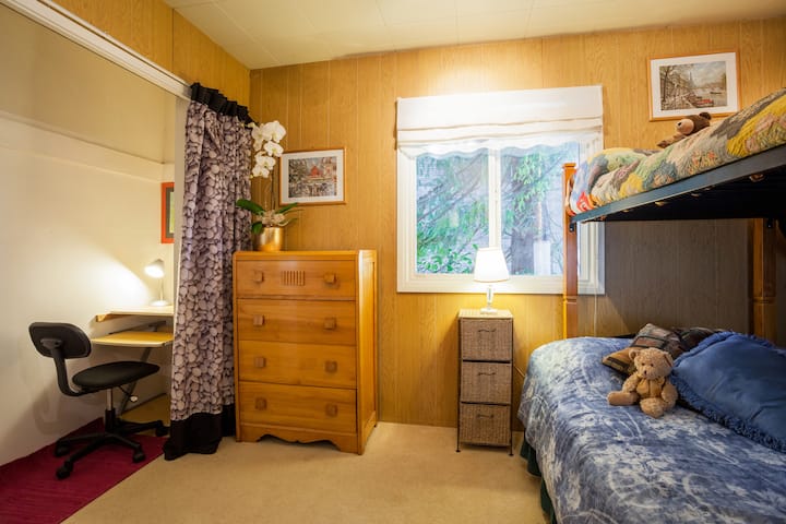 Private Garden Suite Near Ocean - Victoria