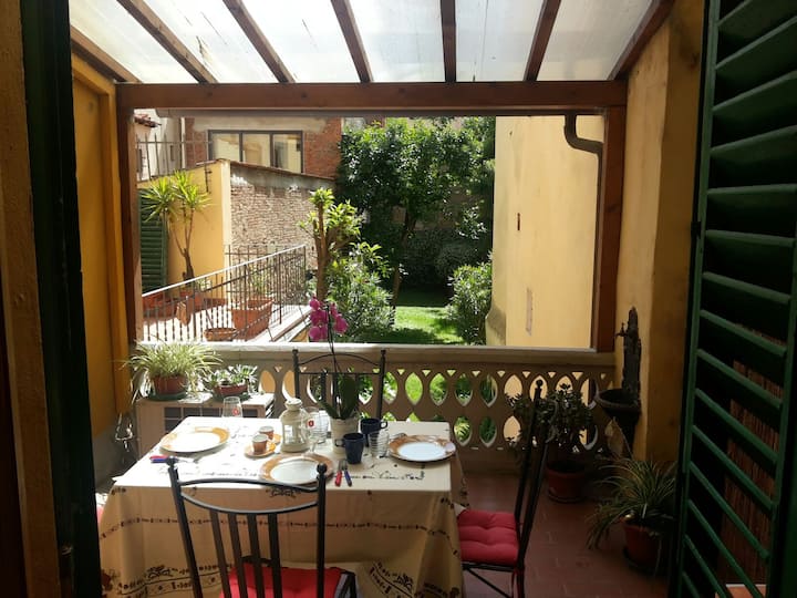 Piazza Dei Ciompi Near The Duomo - Florence