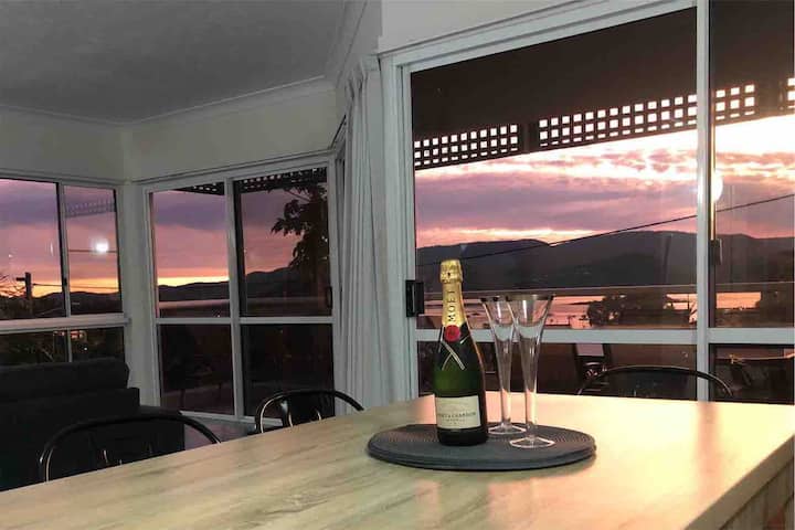 Seascape - Central Airlie Apt With Pool & View - Australia