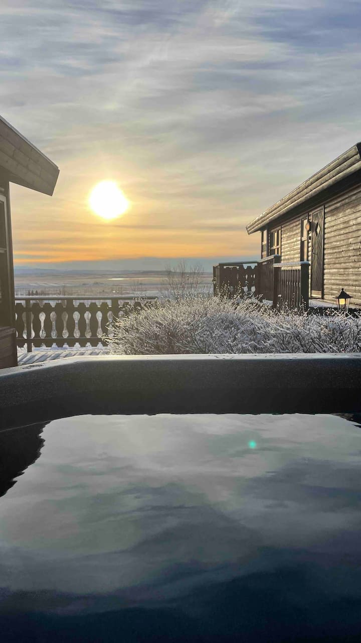 Golden Circle Cottage W. Great View And Hot Tub - Iceland