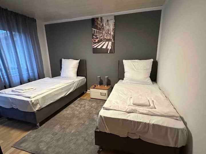 Bee Apartment: Ideal For Groups & Mechanics - Wetzlar