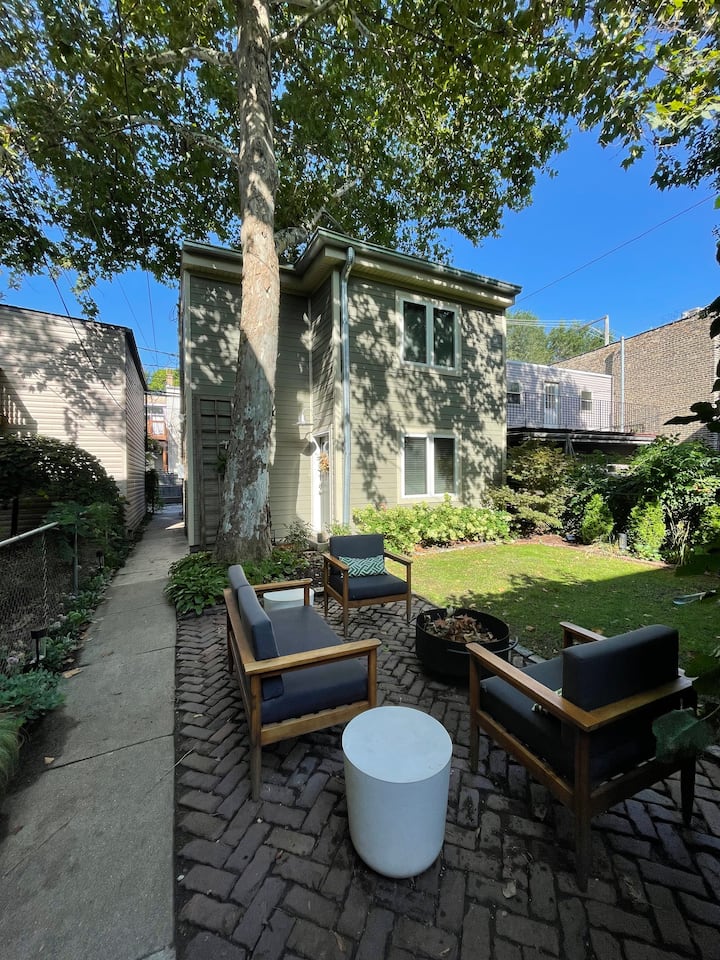 Charming Private Coach House - Chicago, IL