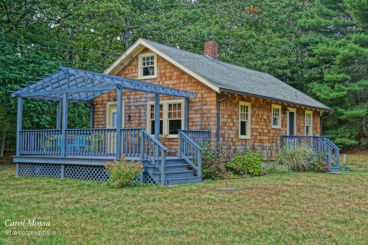 Sweet Caroline's Vintage Cottage - Charlestown, RI