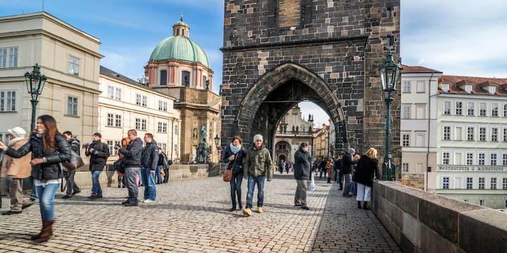 4 Bedrooms Comfortable Apartment In The Center -