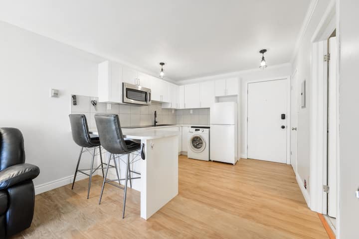 Modern Condo Brewery District/oliver (90 Day Min) - カナダ エドモントン